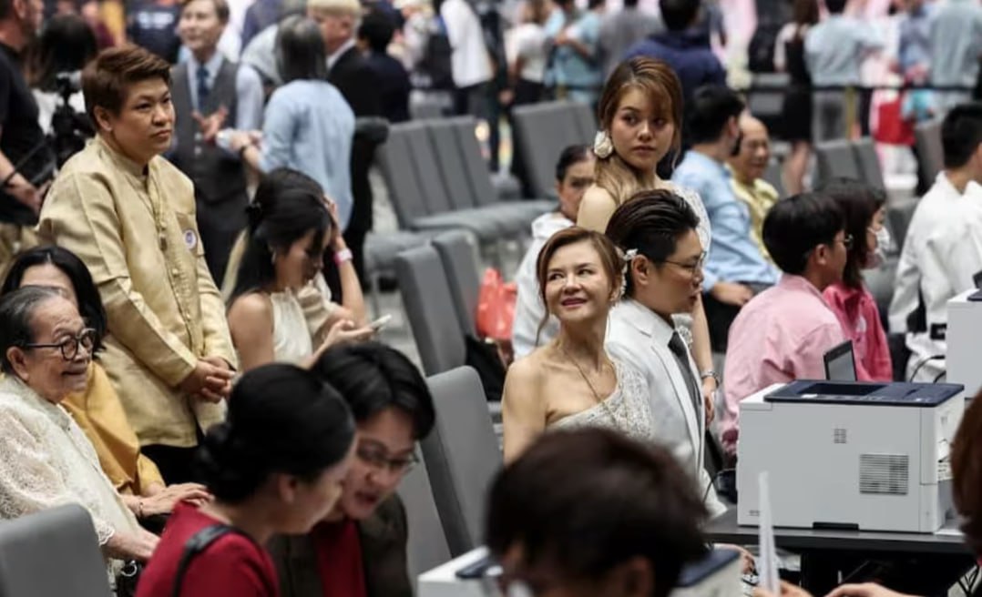 泰国新闻网xThai.com泰国婚姻平等法今生效 数百对同性伴侣昨天结婚